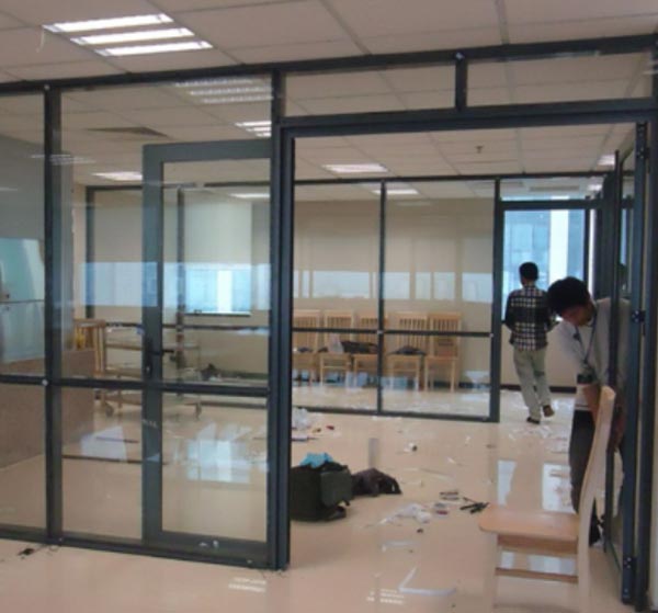 Thi công cửa kính cường lực tại Lê Chân